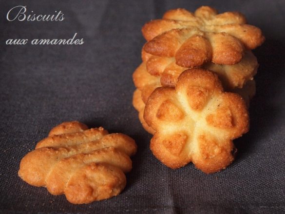 Biscuits aux amandes à la presse à biscuits • Confit Banane