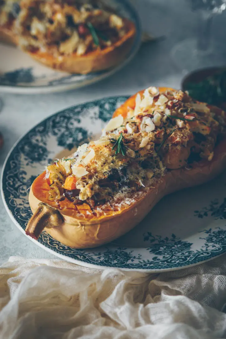 Butternut farcie aux pâtes, chataignes & feta • Recette de Confit Banane