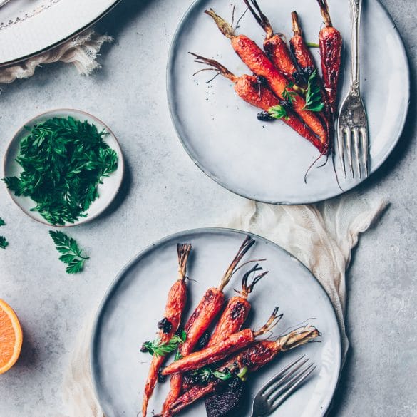 Carottes fanes rôties au miel & raisins secs • recette de Confit banane